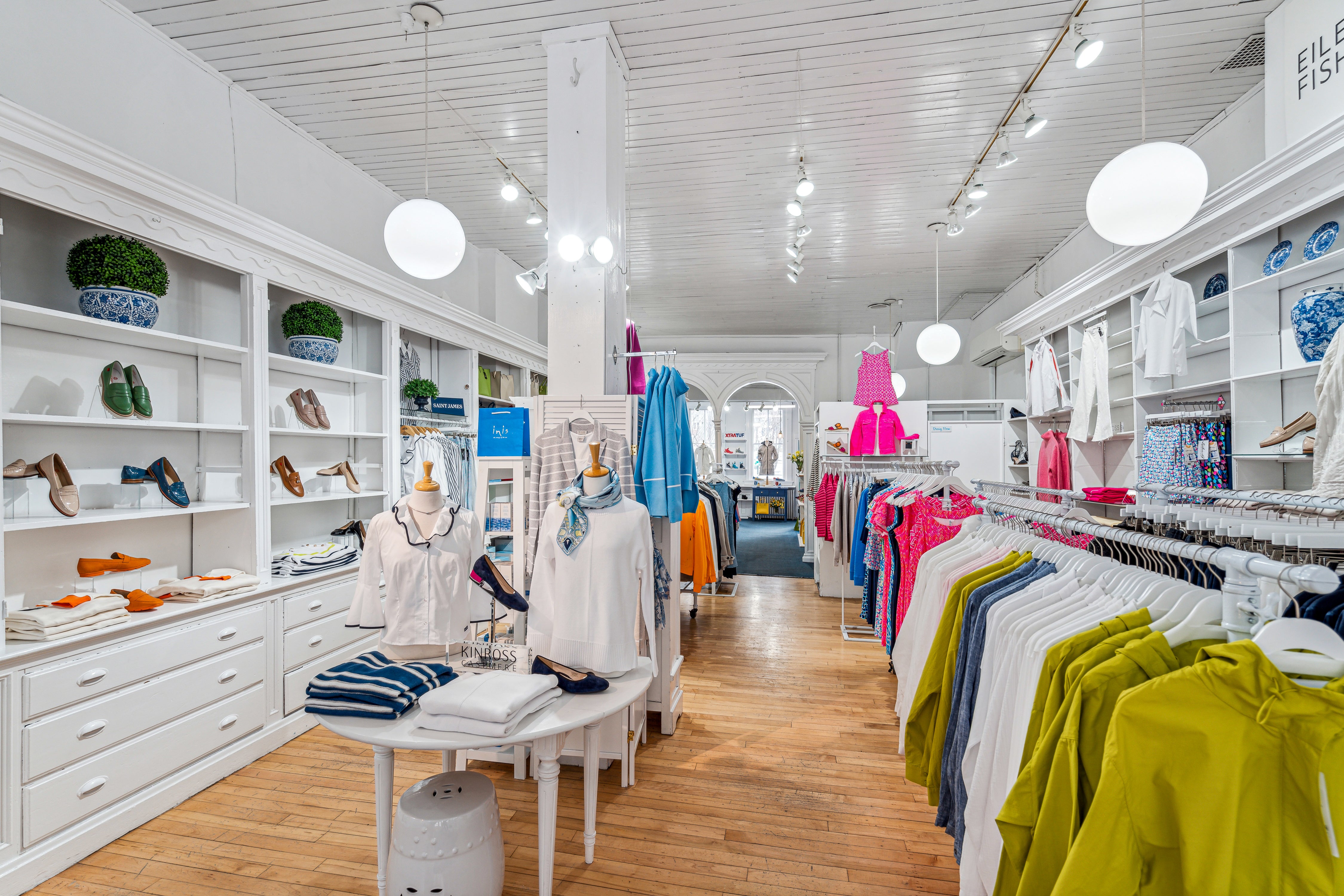 Women's Fashion, Clothing, and Footwear | Woodstock | Footprints